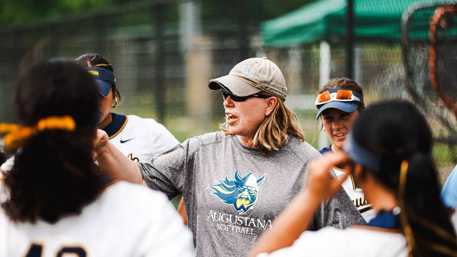 Gophers hire Augustana Hall of Famer as new softball head coach