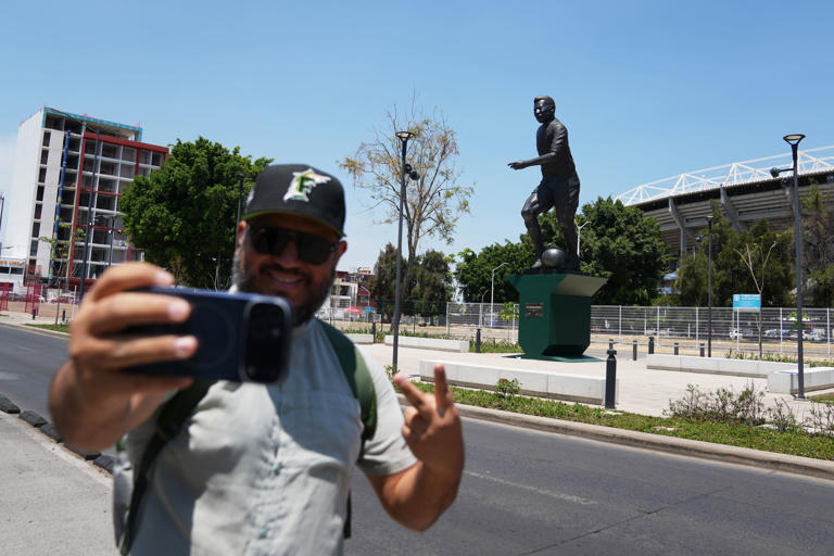 Towering statue of Pelé unveiled in Guadalajara ahead of the World Cup