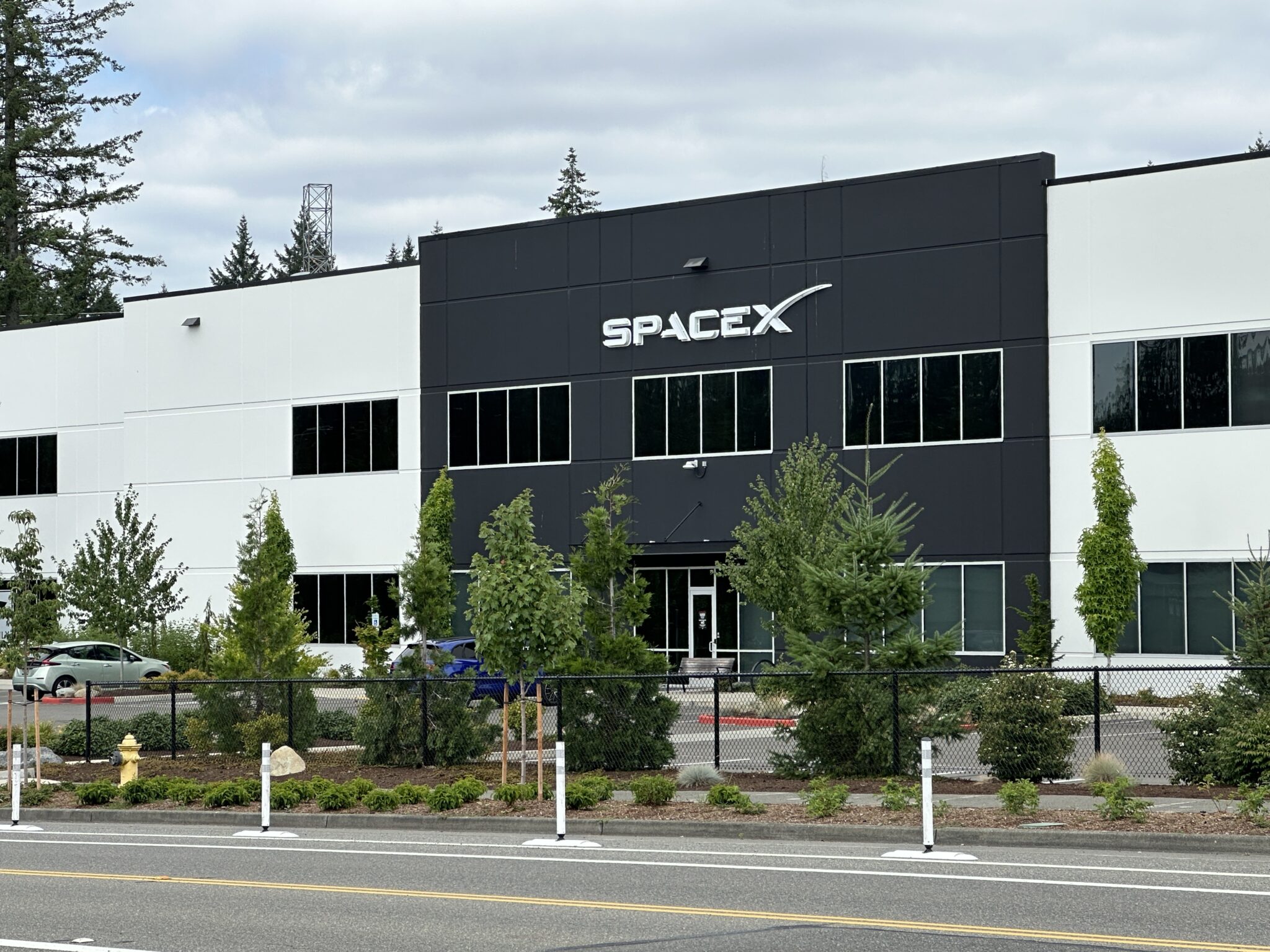 SpaceX is churning out 70 Starlink satellites a week in Redmond, and ...