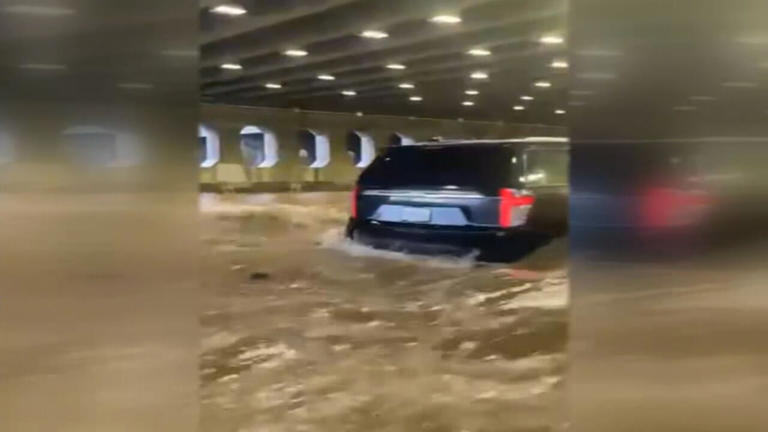 Atlanta man saves woman trapped by flash floods in middle of downtown ...