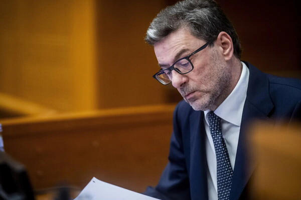 L'allarme di Giorgetti: Previsioni molto serie se si prolunga il ...