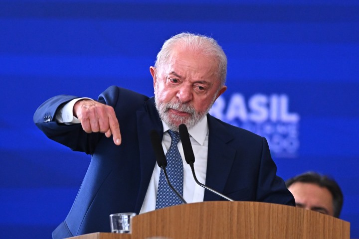 Lula critica adversário por pedir dinheiro a banqueiro preso