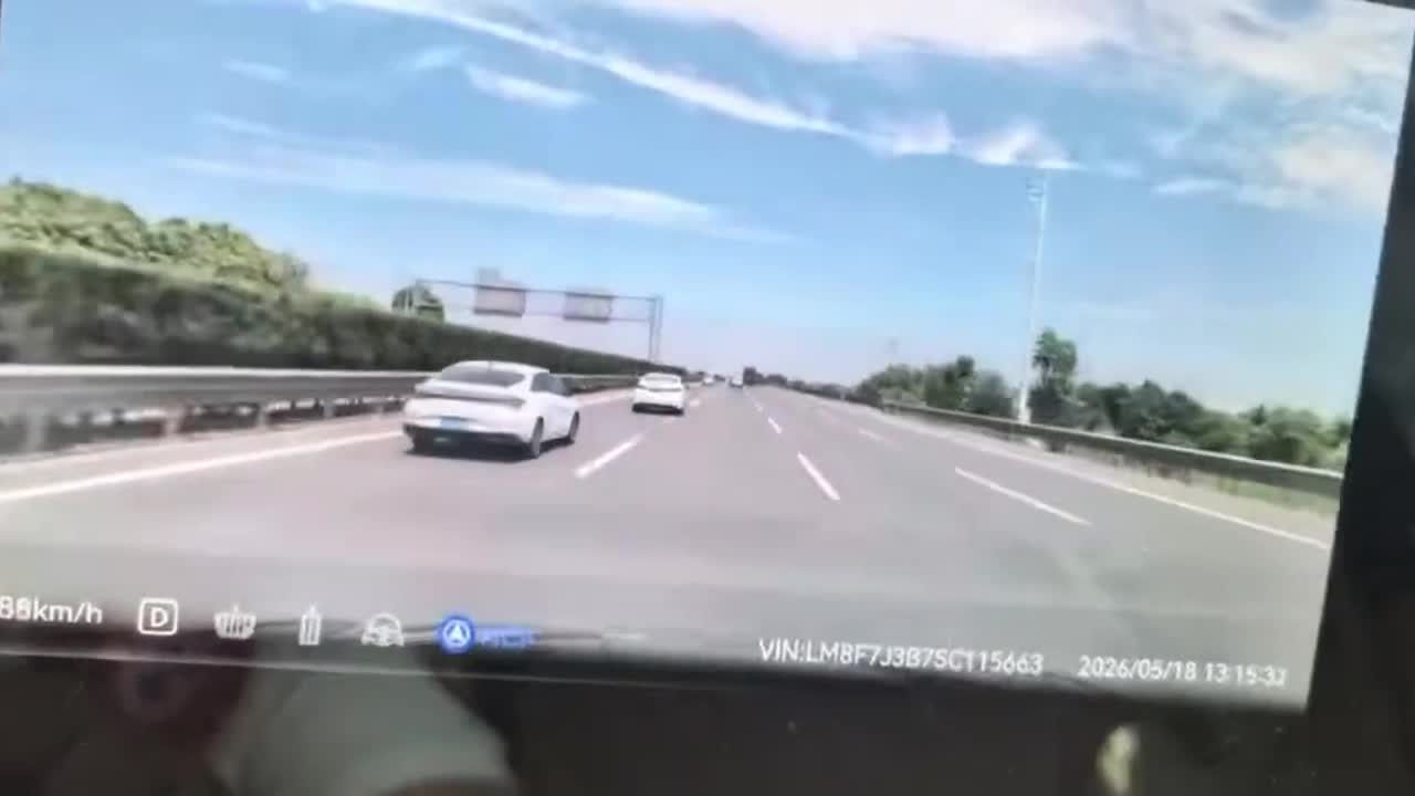 Speeding car flips after rear-end highway crash in Zhejiang, China