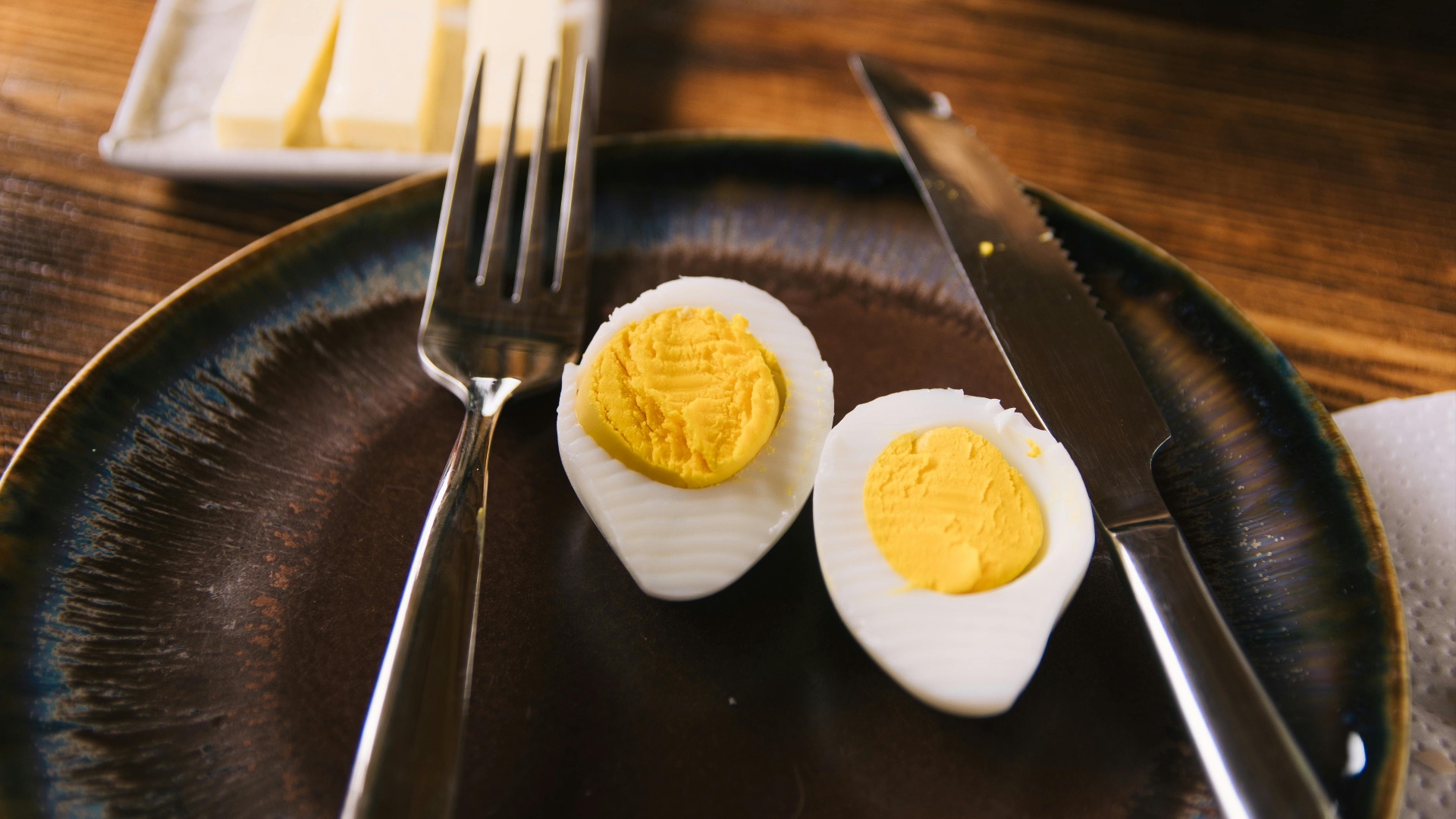 10 foods to never bring to work & 10 that are okay
