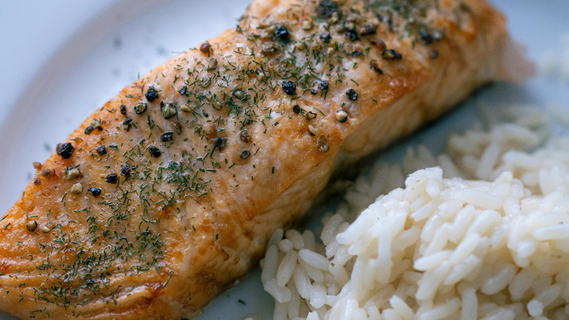 10 foods to never bring to work & 10 that are okay