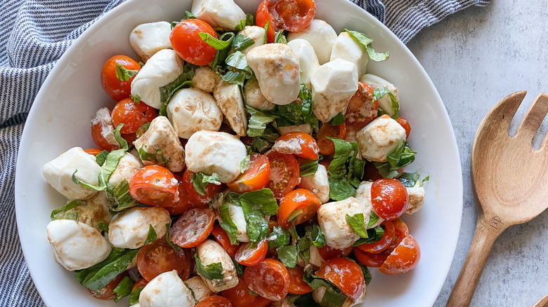 Cherry tomato caprese salad recipe