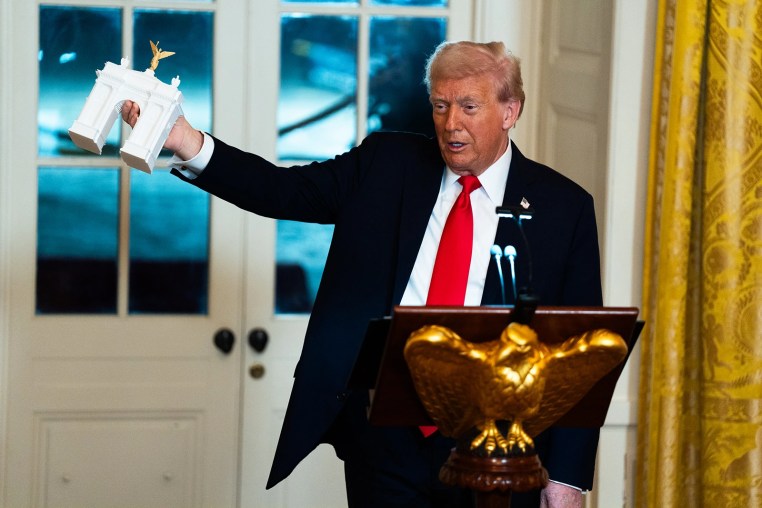 Team Trump ready to circumvent Congress to build president’s 250-foot arch