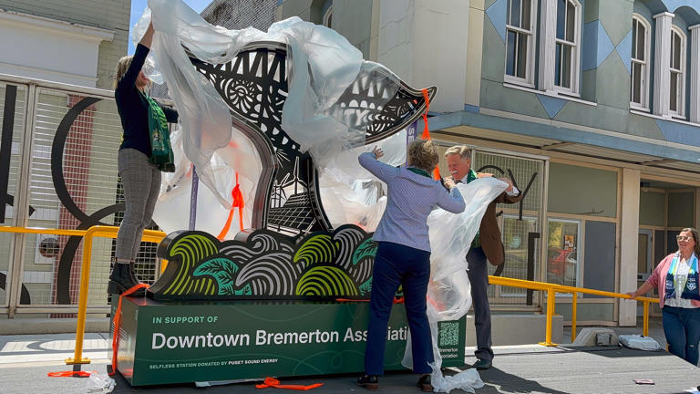 World Cup-themed statue unveiled in Bremerton as 2026 games near