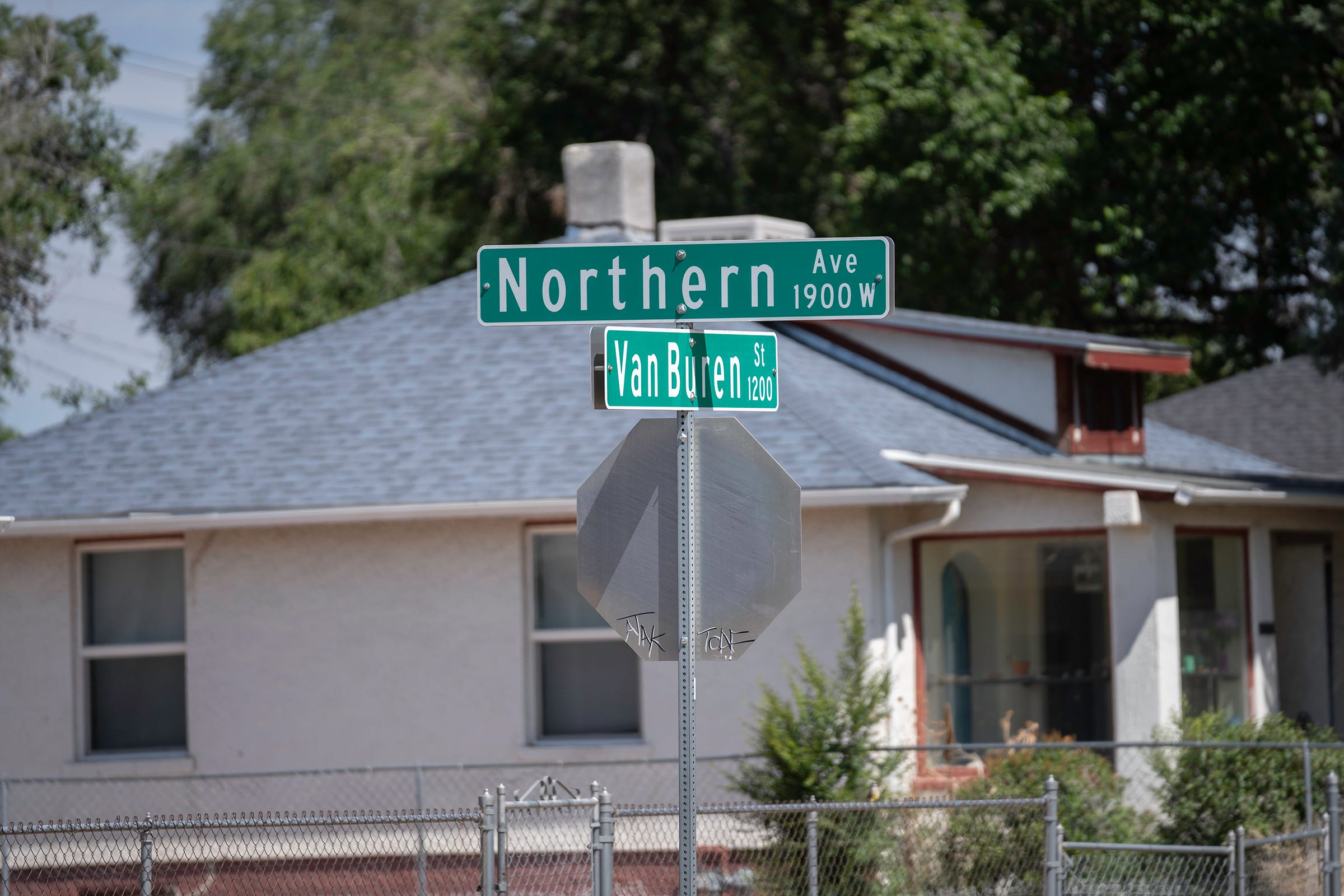 1 dead in wreck after Pueblo police say they fled from domestic fight