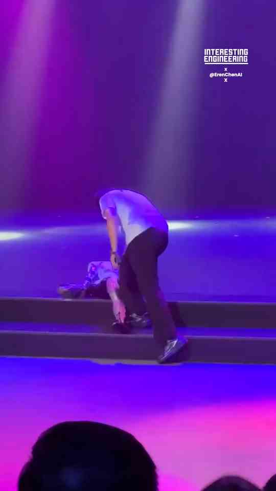 Robot performing MJ stunt falls on stage