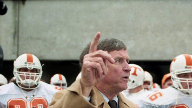 Former Tennessee coach receives new memorial