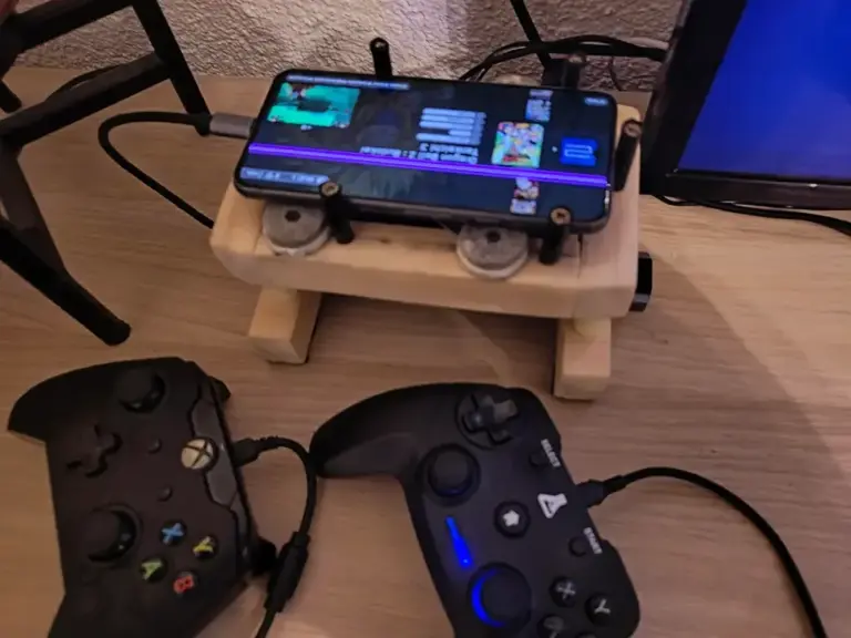 Broken Google Pixel 8 gets turned into a surprisingly capable retro ...