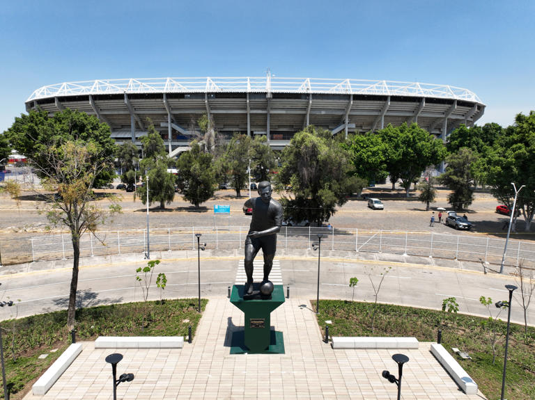 Towering statue of Pelé unveiled in Guadalajara ahead of the World Cup