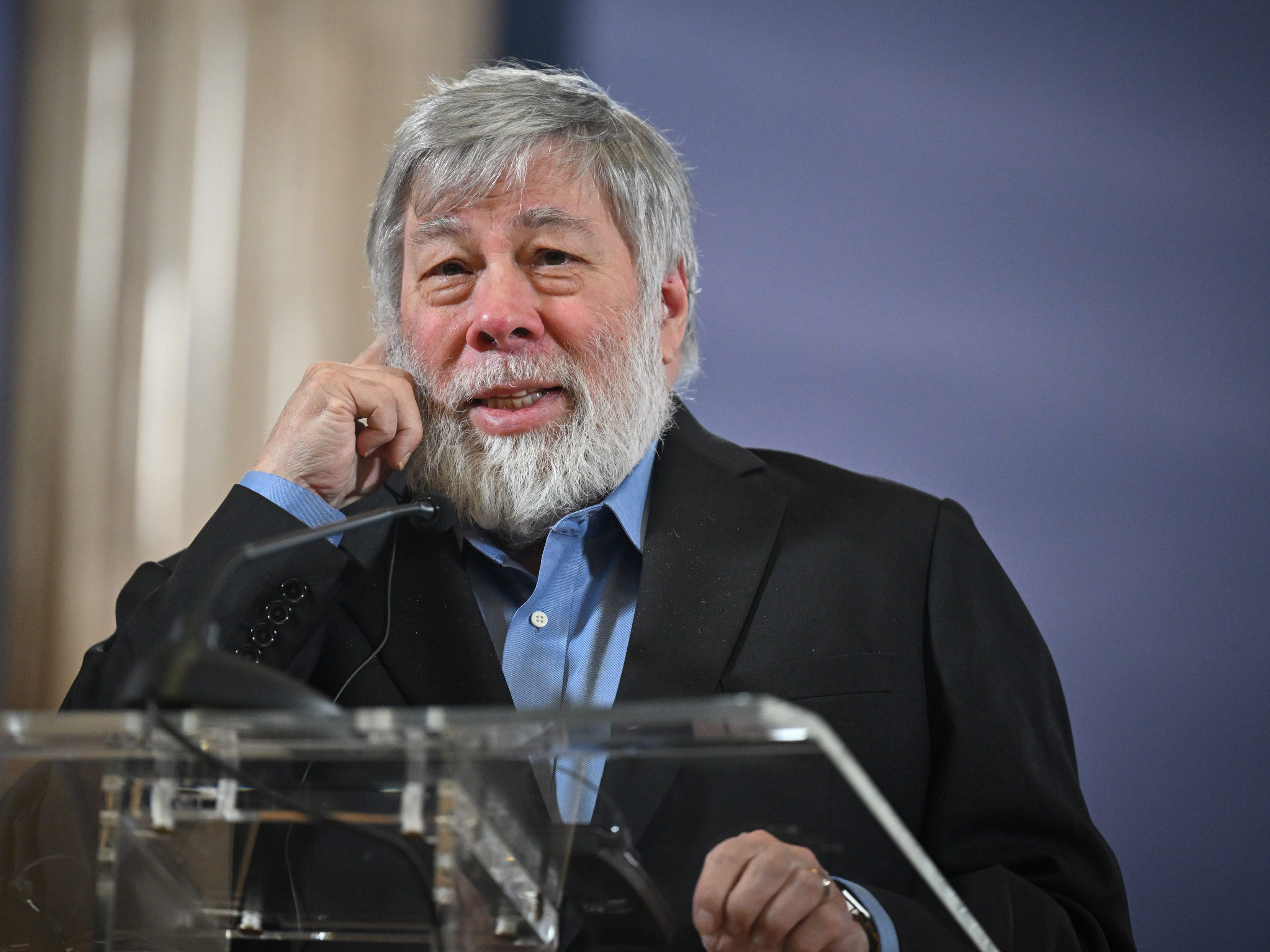 Apple cofounder Steve Wozniak got cheers, not boos, after telling ...
