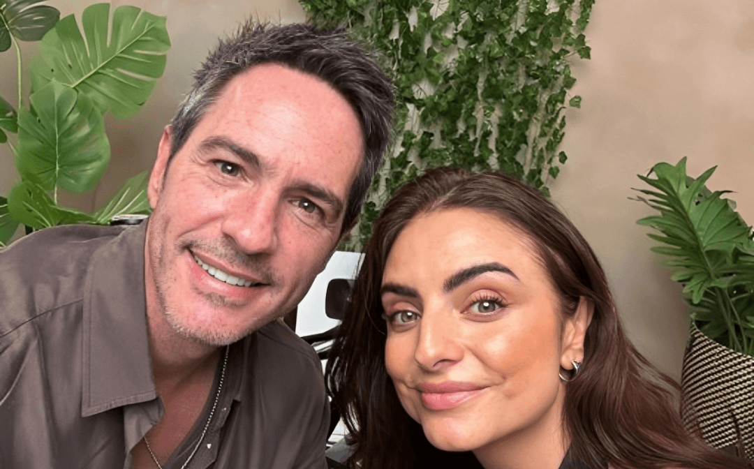 Aislinn Derbez confirma inesperada noticia junto a Mauricio Ochmann