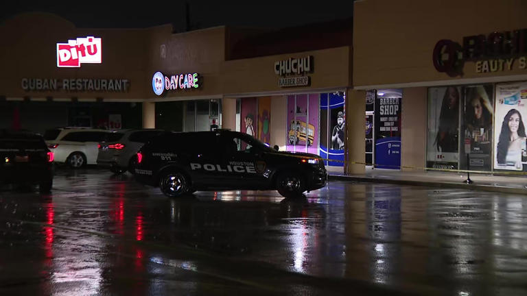 Man wanted for deadly shooting at west Houston strip center