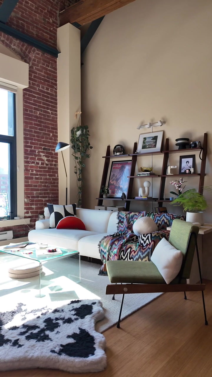 House tour: Hannah's San Francisco loft (captioned)
