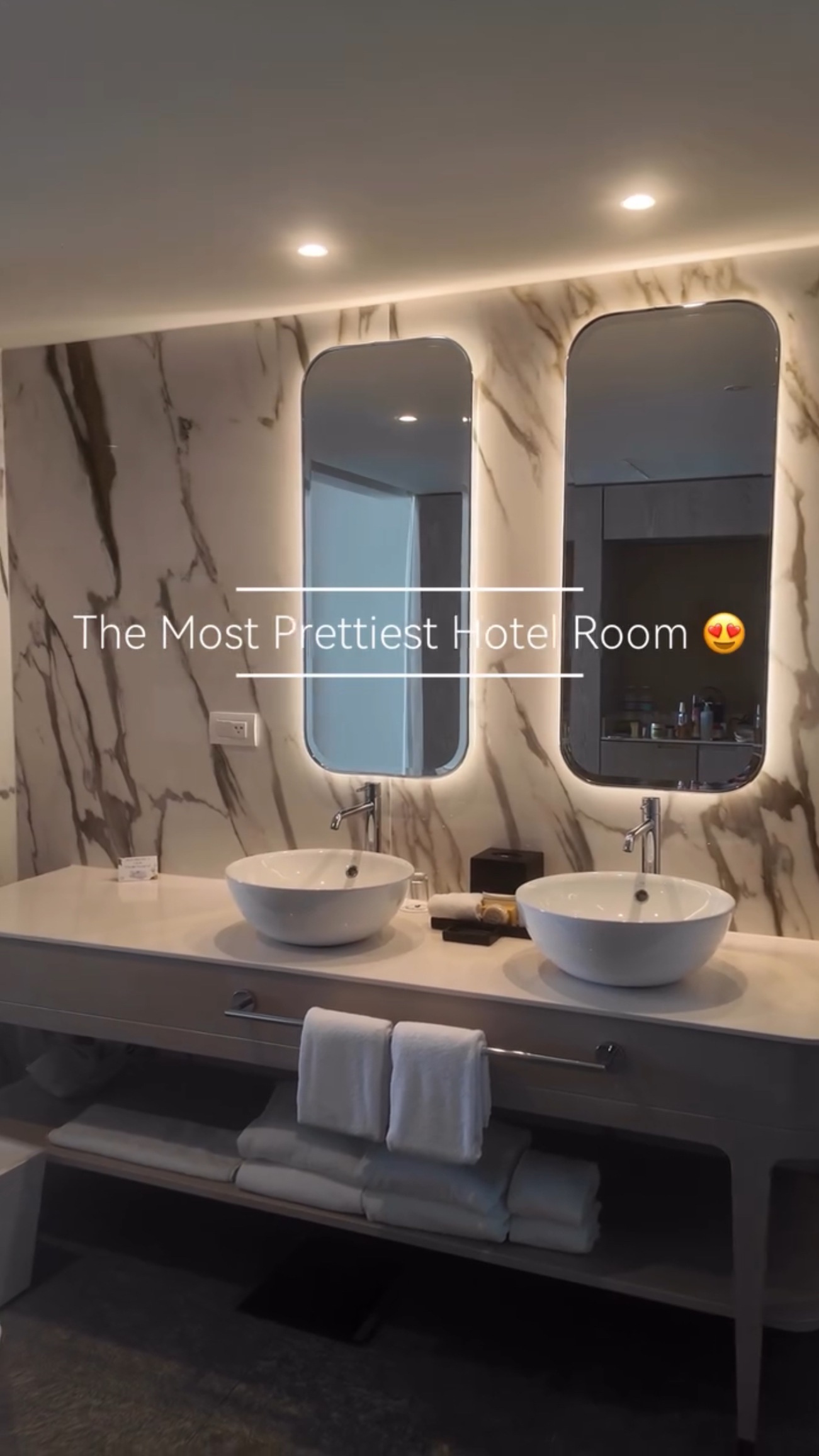 Super stunning white marble design 🤍
