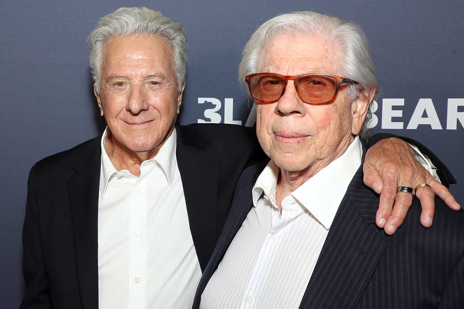 Dustin Hoffman and Carl Bernstein pose together 50 years after “All the ...