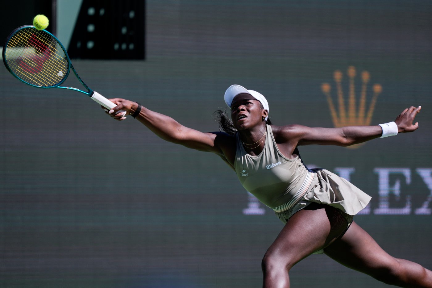 Mboko defeats fellow Canadian Fernandez in French Open tune-up tournament