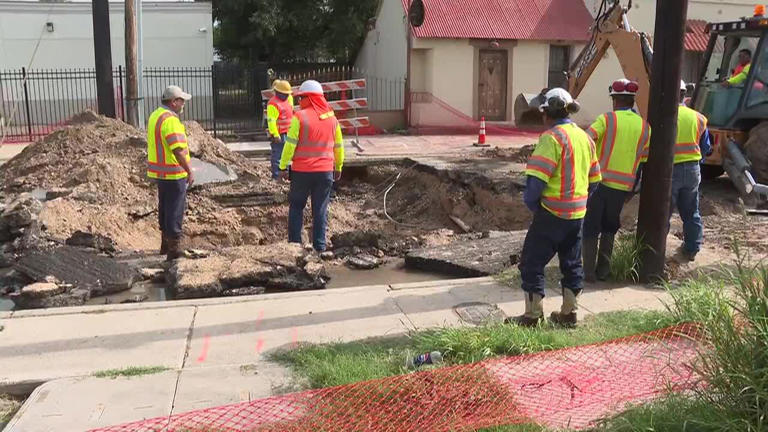 Sinkhole closes busy Laredo street for 3rd day