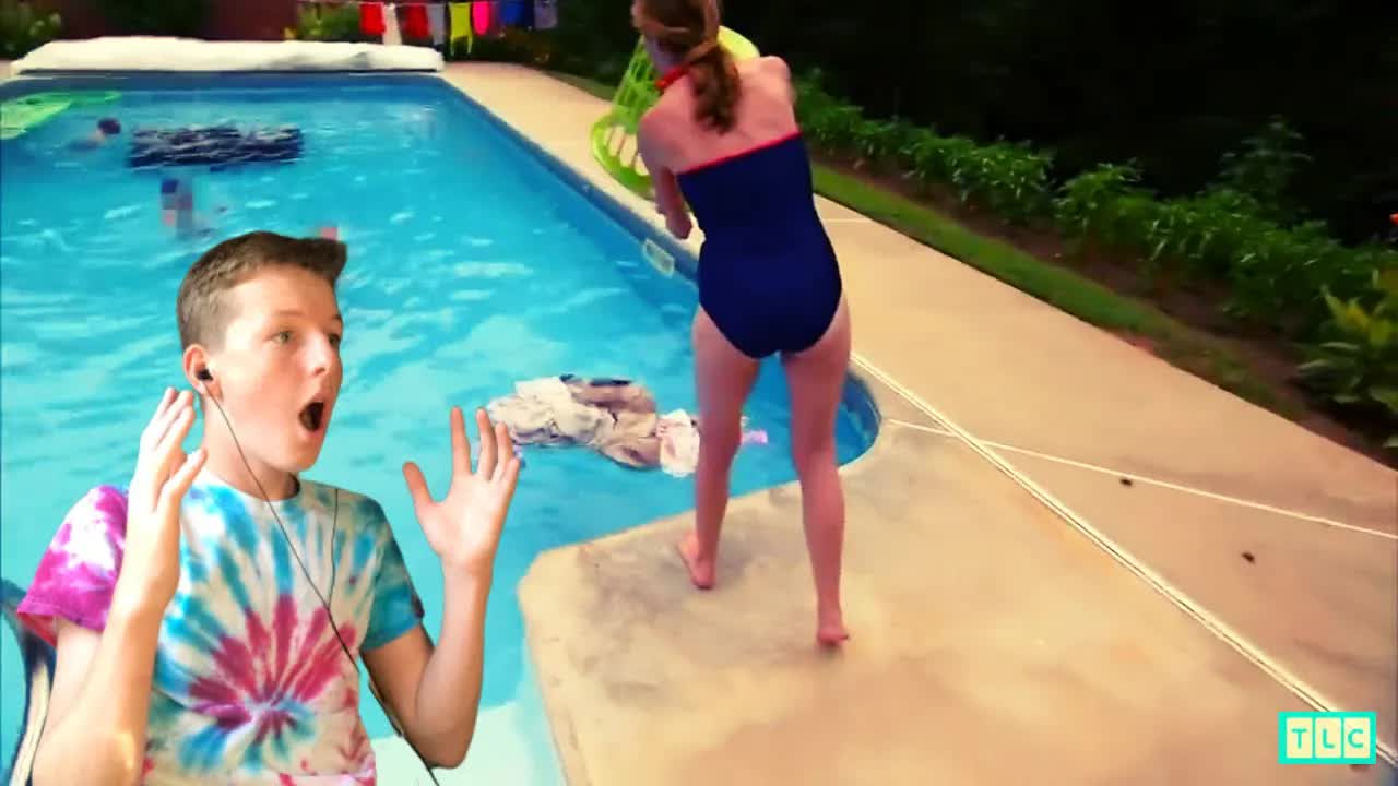 Teenager reacts: Mum makes family wash clothes in their swimming pool ...