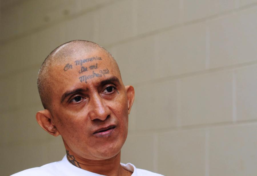 ‘El Viejo Lin,’ founder of Barrio 18 gang, dies in El Salvador prison
