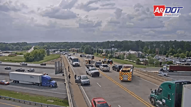 Crash on Interstate 30 overpass bridge in Little Rock blocks traffic