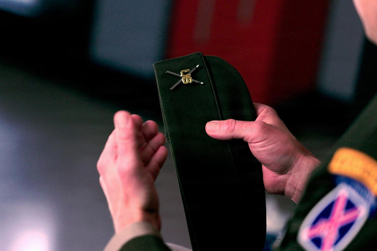 Crossed skis return to the Army's 10th Mountain Division insignia