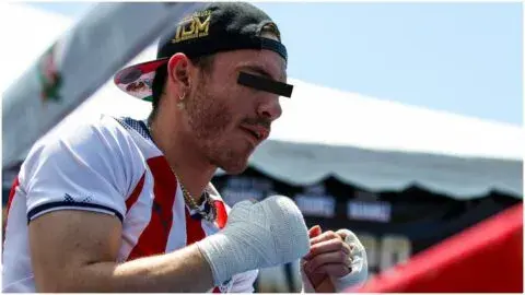 ¡Canelo aterriza en Egipto y desata locura rumbo a su próxima pelea!