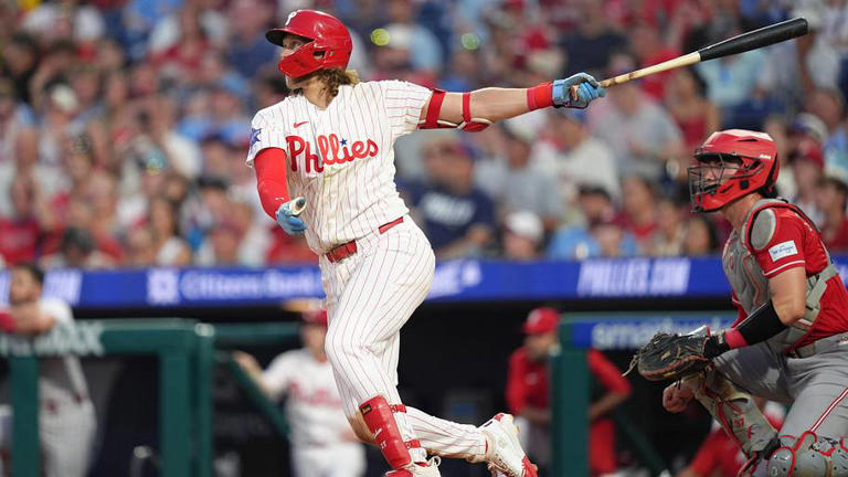Phillies much-maligned slugger again heating up at plate in May