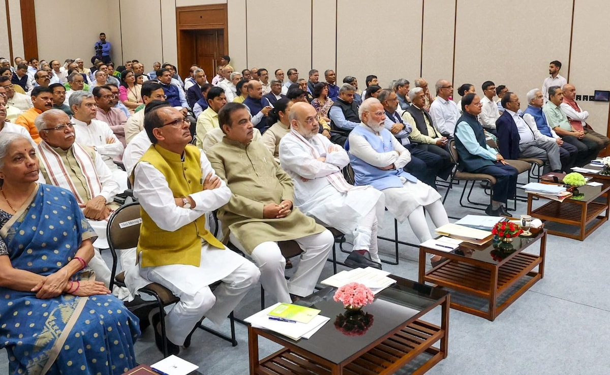 Forget past, focus on future: PM Modi's message to ministers at nearly ...