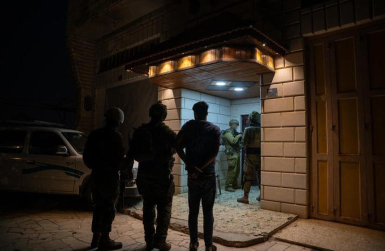 IDF arrests three terrorists in Hebron who were planning shooting ...