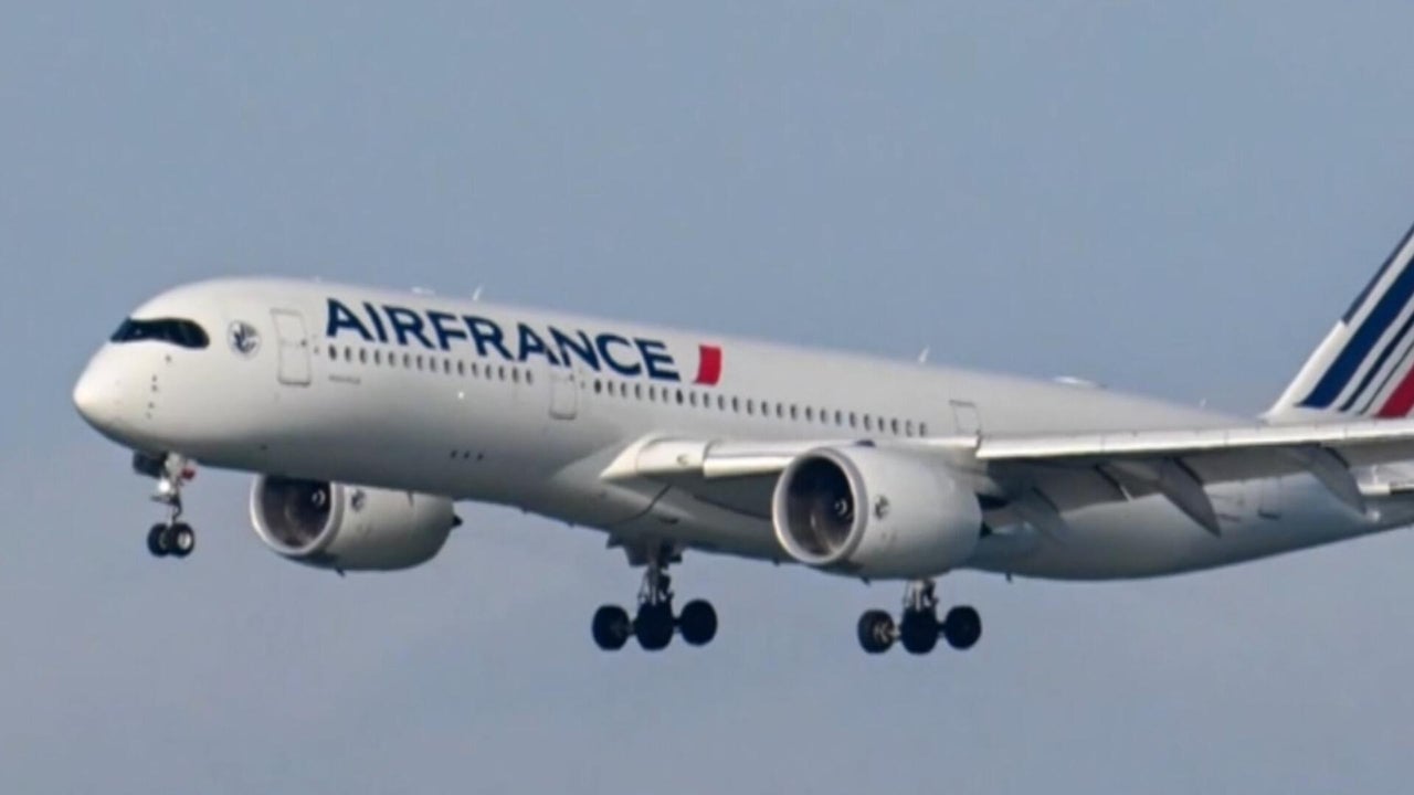 Flight diverts to Canada over Ebola concerns: "Suddenly all the flight ...