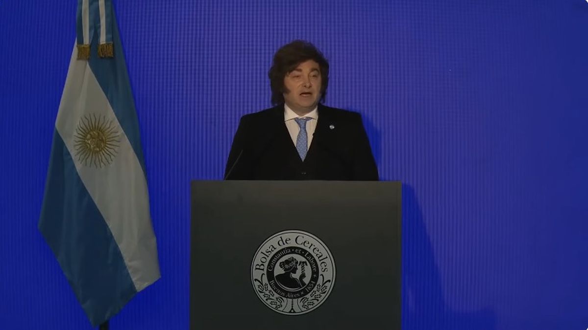 Javier Milei anunció la baja de retenciones al trigo y la cebada desde ...