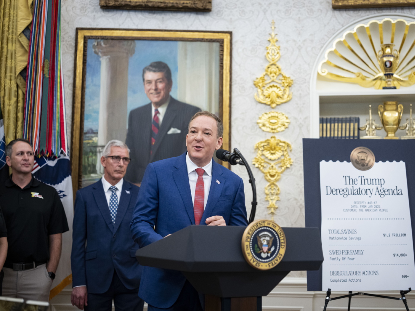 Trump sabre des restrictions sur de puissants gaz à effet de serre