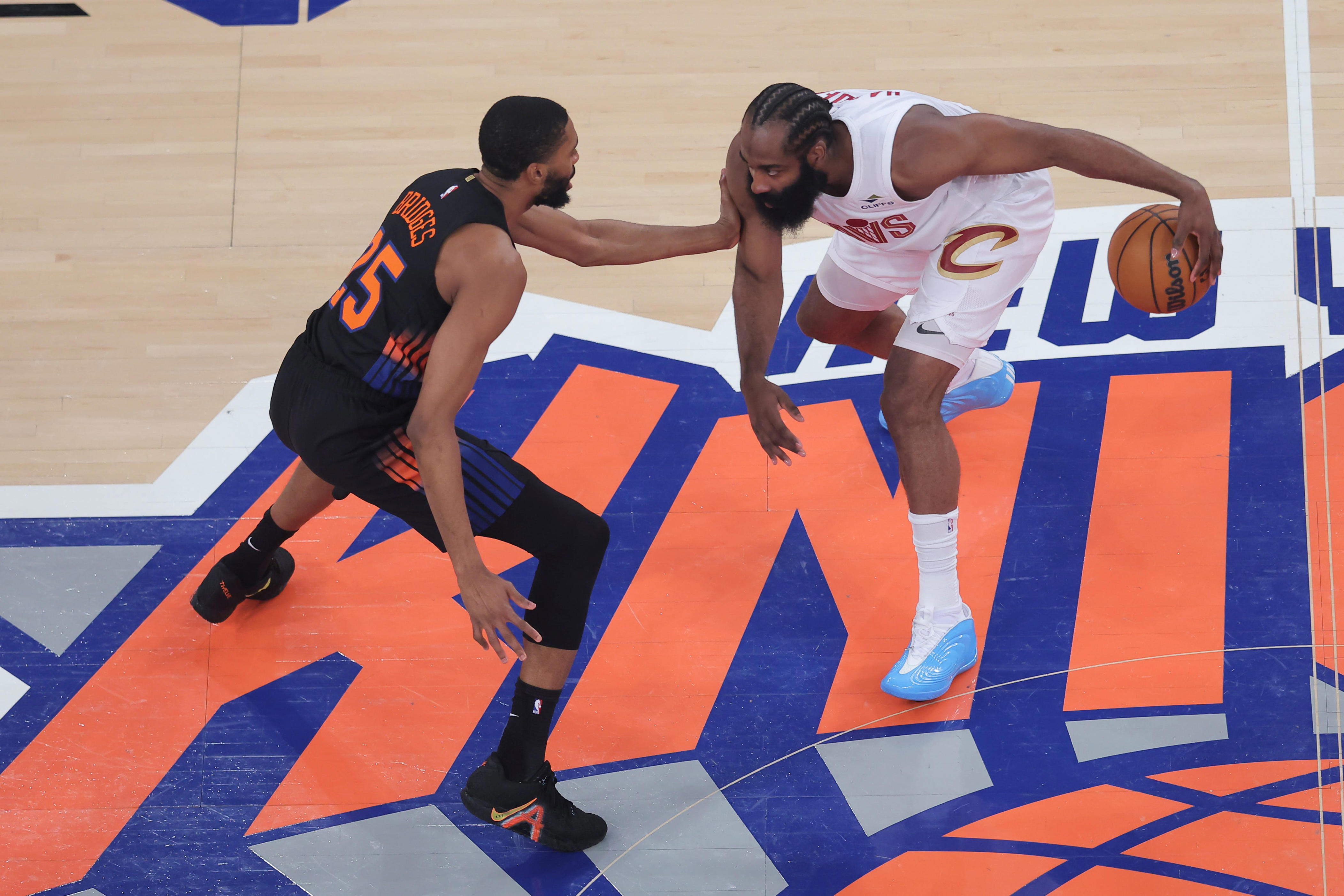 Cavaliers score vs Knicks. New York needs no comeback in Game 2 win