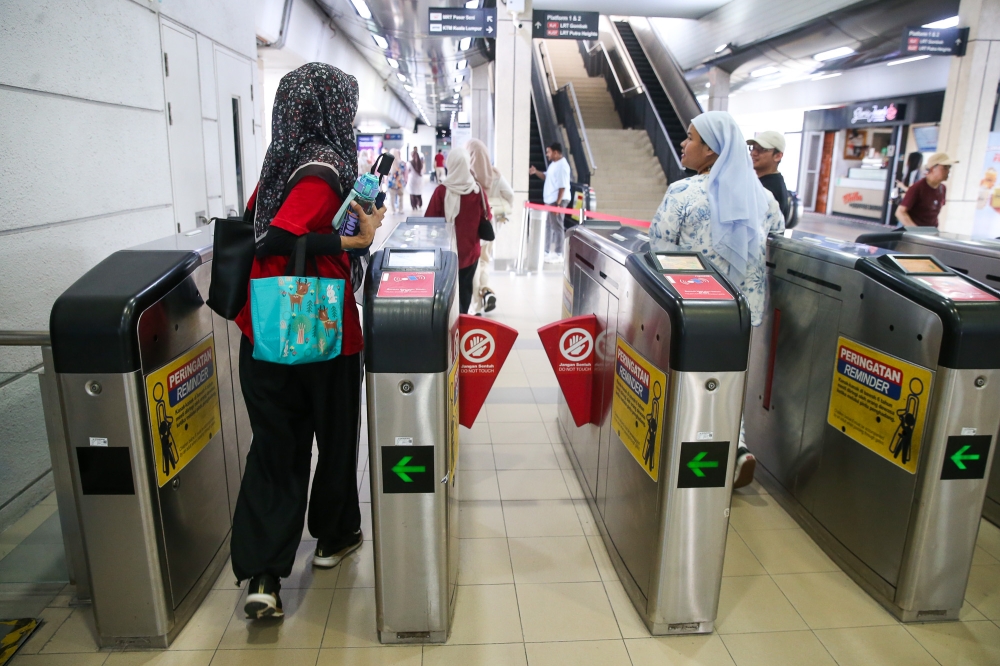 Coming soon: KL’s trains, buses to allow credit cards for tap-in, tap ...