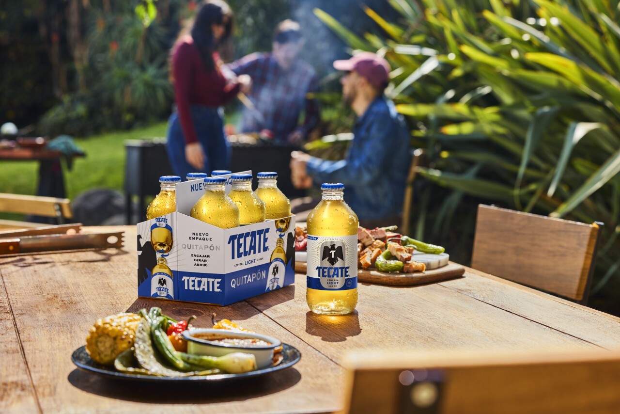 Tecate trae de vuelta la botella Quitapón luego de años fuera del mercado