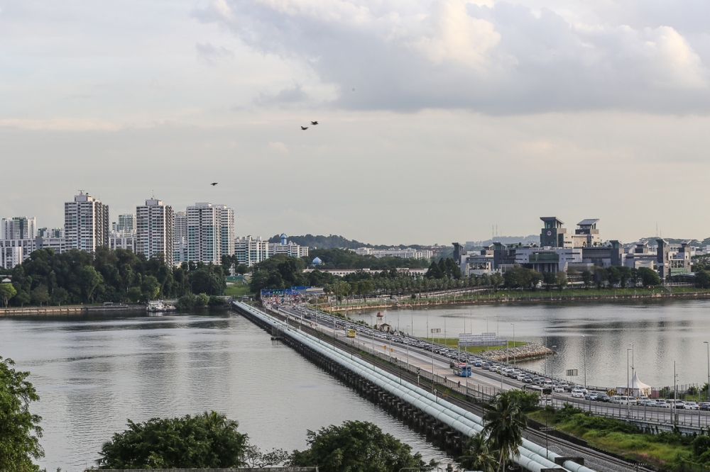 Singapore braces for heavy traffic at Woodlands and Tuas checkpoints ...
