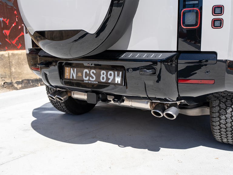 2026 Land Rover Defender 90 V8 is a half price G-Class you’ll actually ...