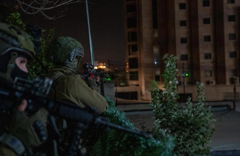 IDF arrests three terrorists in Hebron who were planning shooting ...