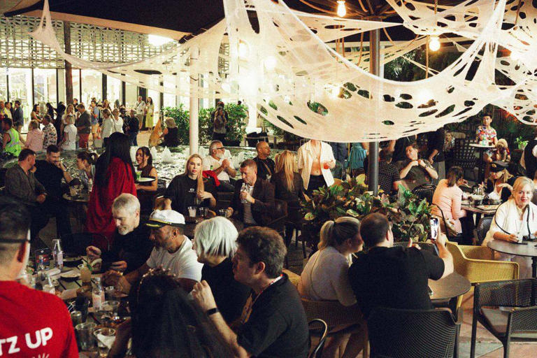 This lively cafe and bar is closing after 26 years on Lincoln Road in ...