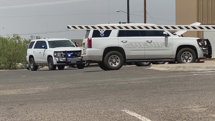 Reeves County sheriff says building is cleared after bomb threat ...
