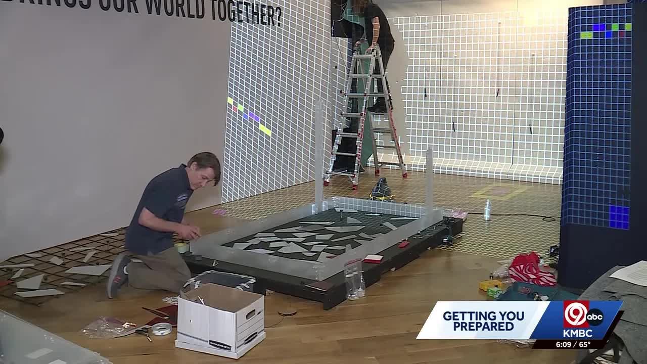Kansas City artist helping bring new Berlin Wall exhibit to life at ...