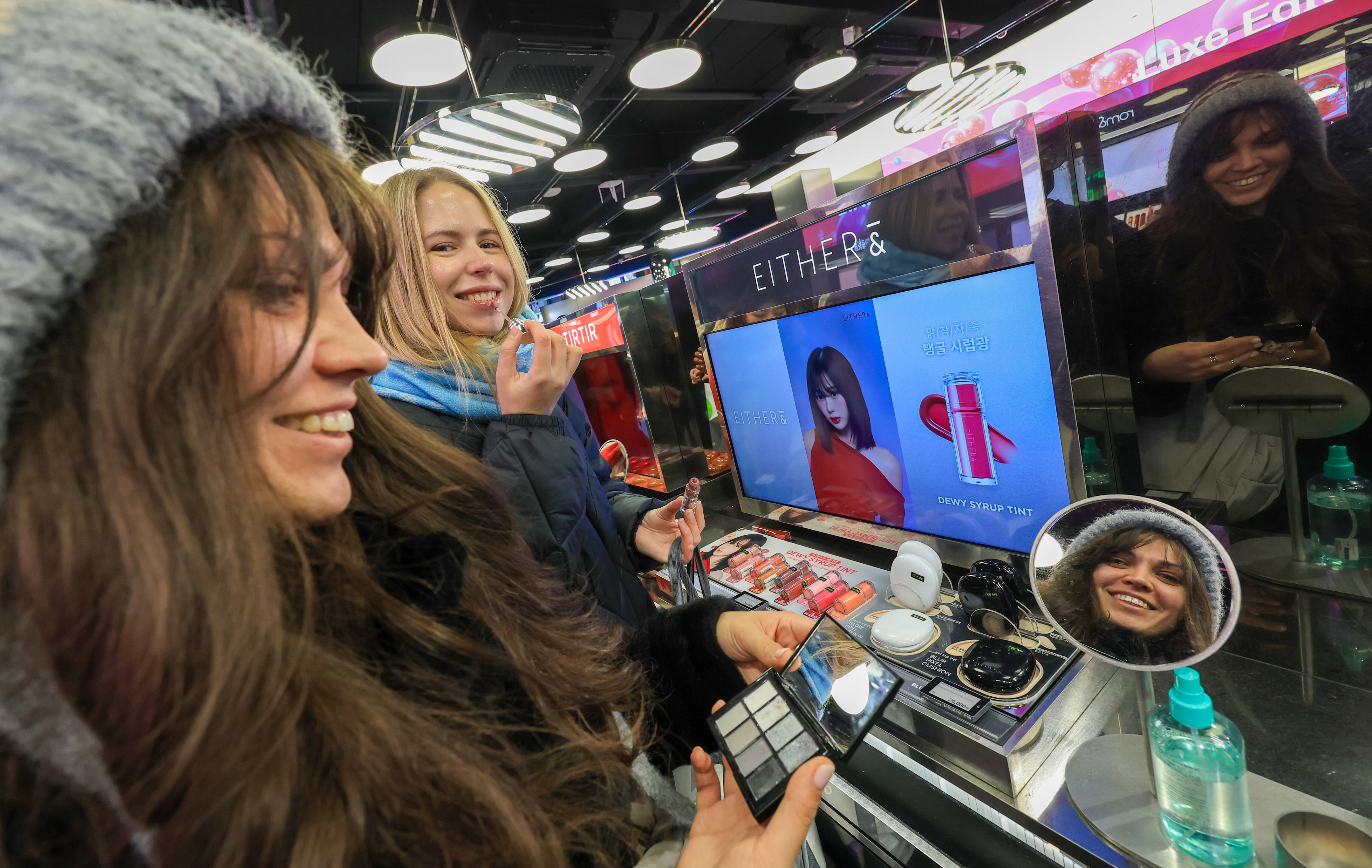 K-cosmetics exports surpass US., rank 2nd globally