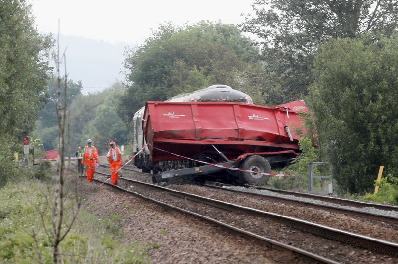 Signaller who 'forgot' about oncoming Manchester train 'had just four ...