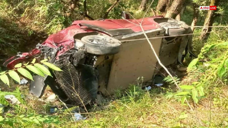 4 of family among 5 killed after car loses control, plunges into 100 ...