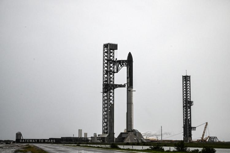 Le lancement très attendu de la fusée Starship de Space X fait pschit.