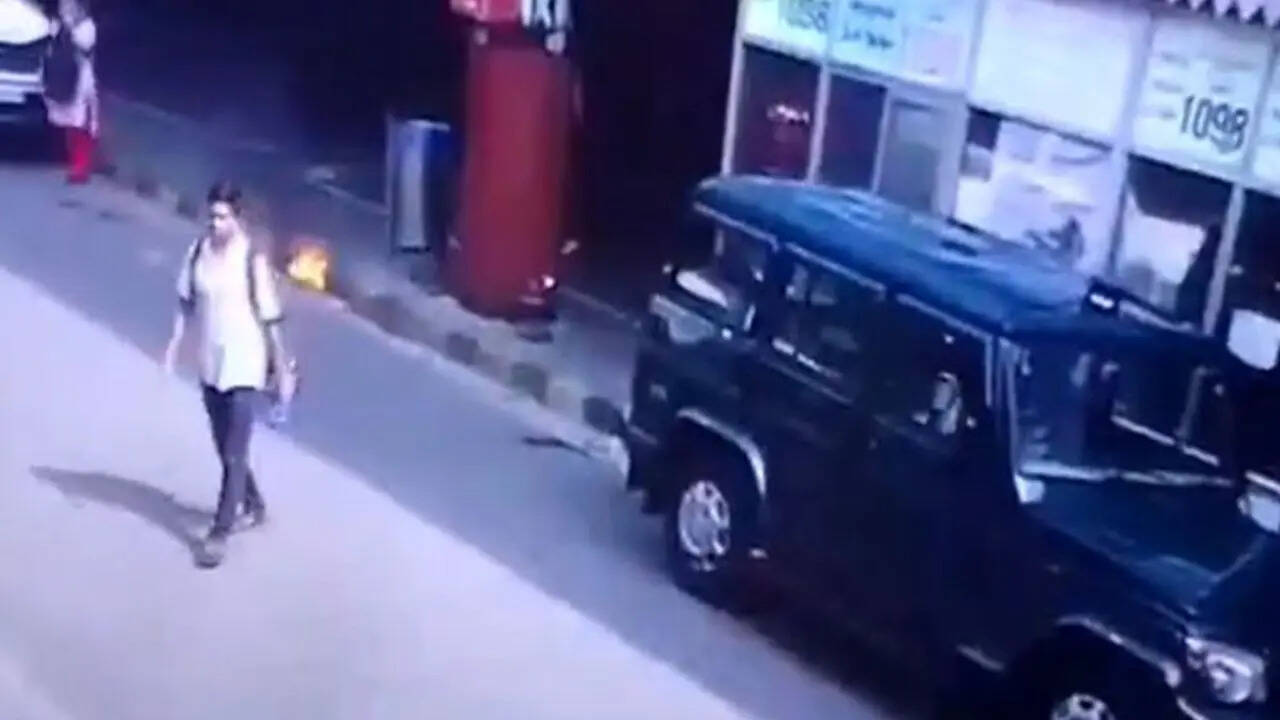 CCTV captures suspect throwing object before fire scare at Howrah station